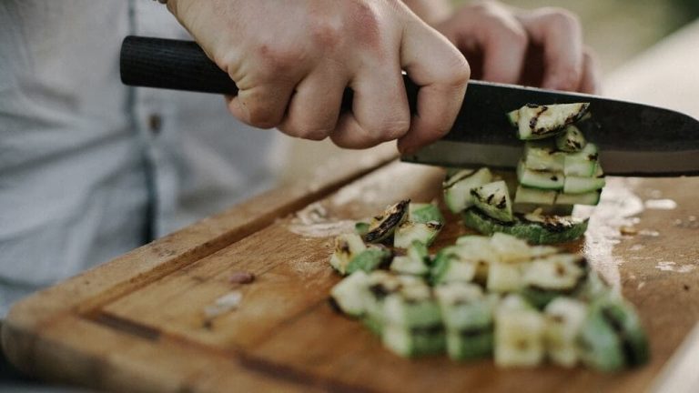 How to Hold a Kitchen Knife Properly? - HDMD Knives Blog