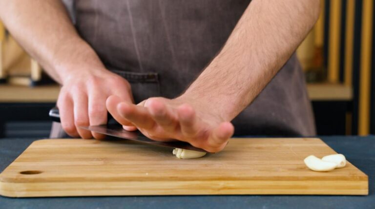 How to Cut Garlic: Step By Step Guide (with Video) - HDMD Knives Blog