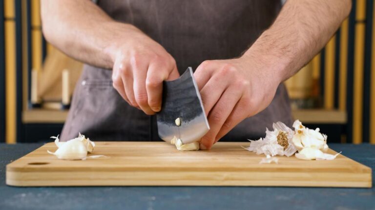 How to Cut Garlic: Step By Step Guide (with Video) - HDMD Knives Blog