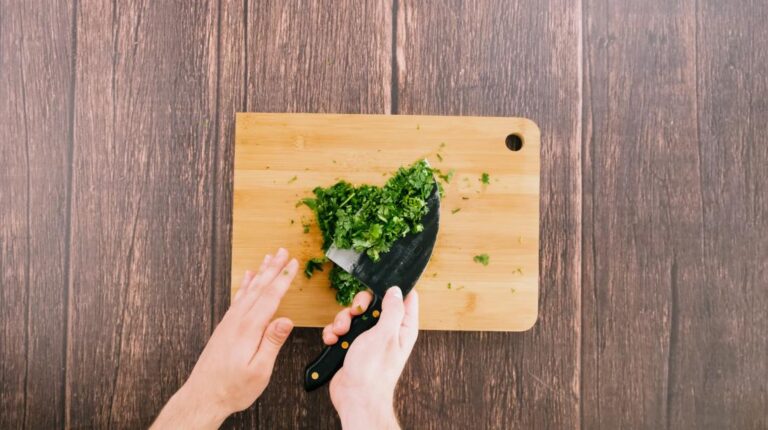 How to Cut Cilantro: Chopped and Minced (with Video) - HDMD Knives Blog